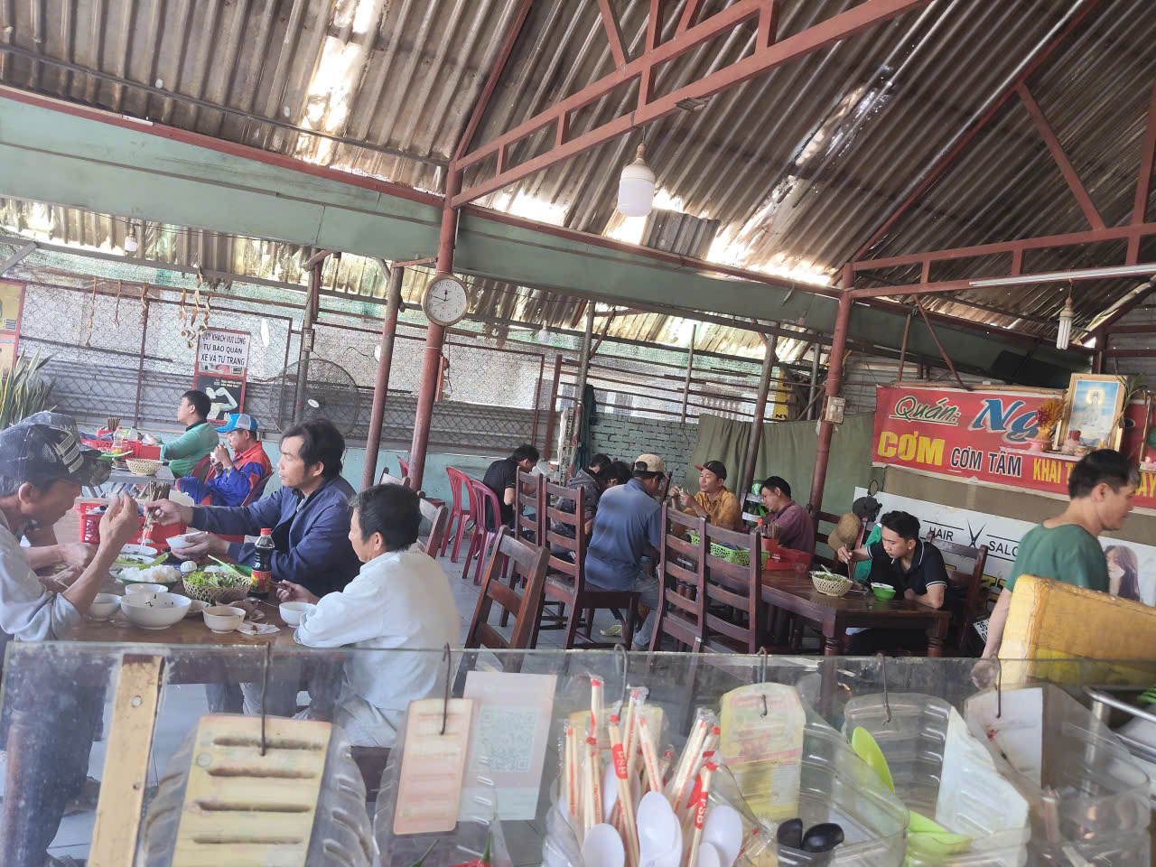 Sang quán cơm tại Ngã ba cây xăng Đông Tân, Dĩ An, Bình Dương